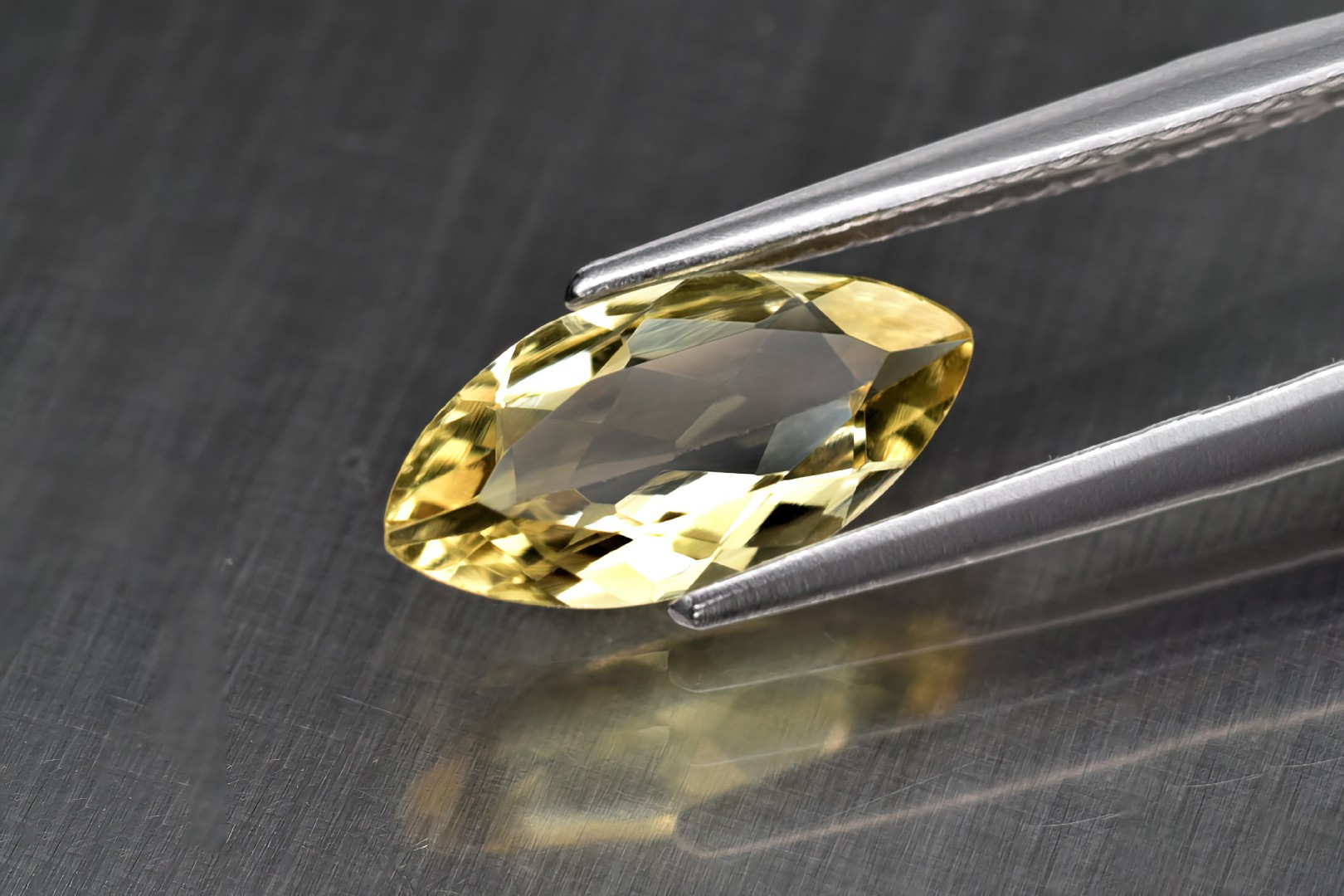 Berilo (Beryl gemstone) - Rock Identifier