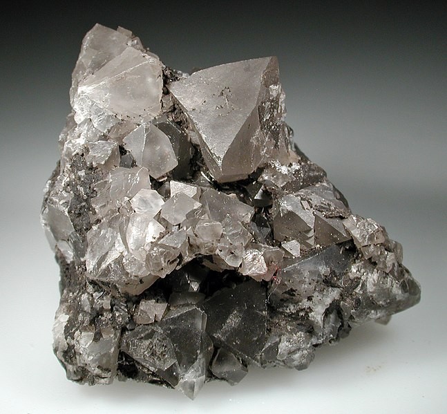 三酸化アンチモン (Senarmontite) - Rock Identifier