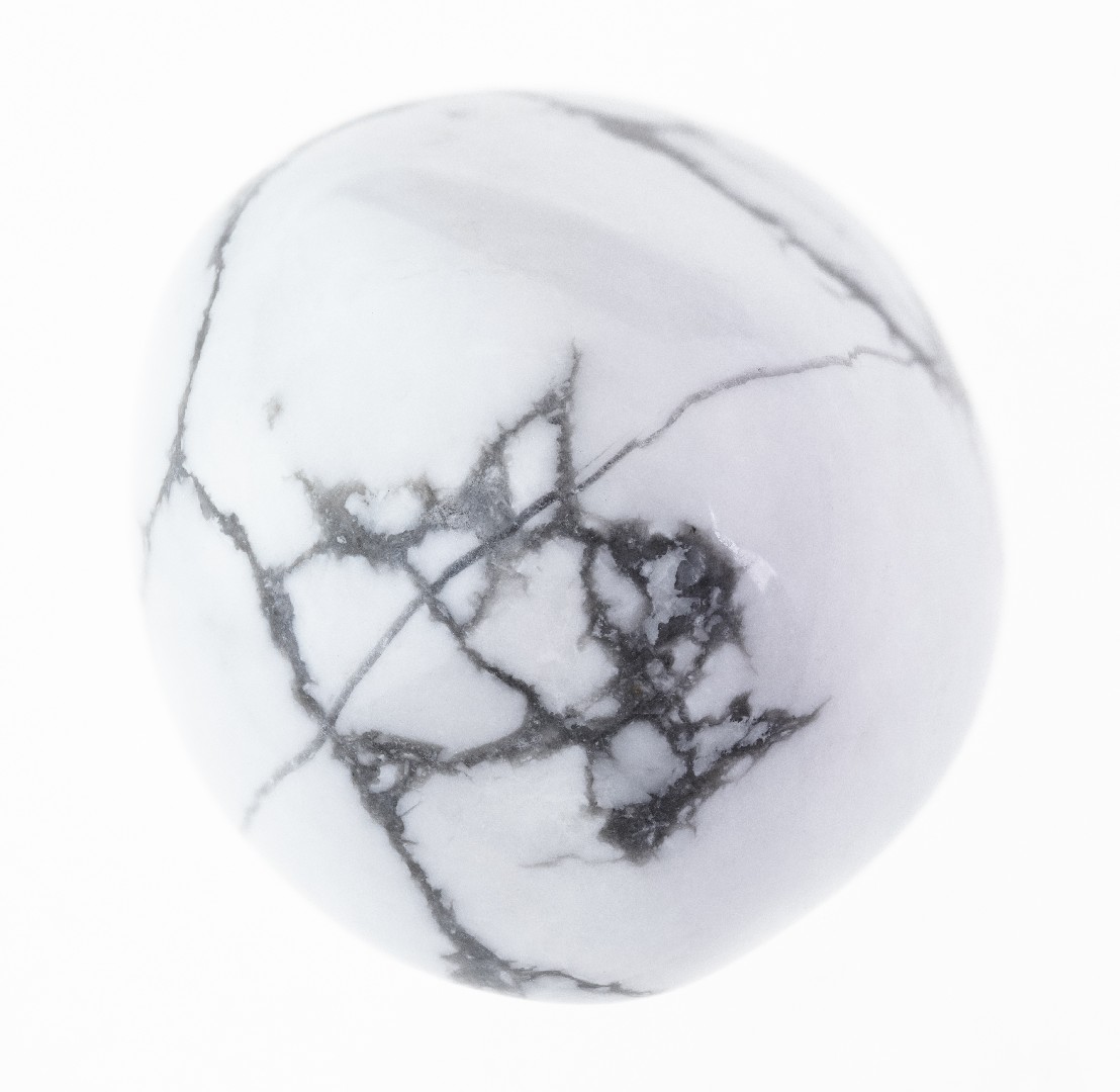 Howlita (Howlite tumbled) - Rock Identifier