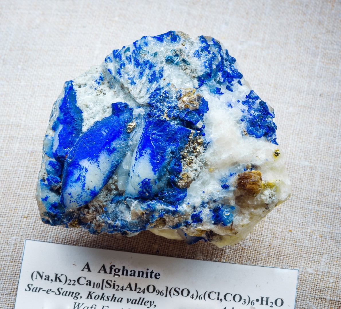 Afghanita (Afghanite) - Rock Identifier