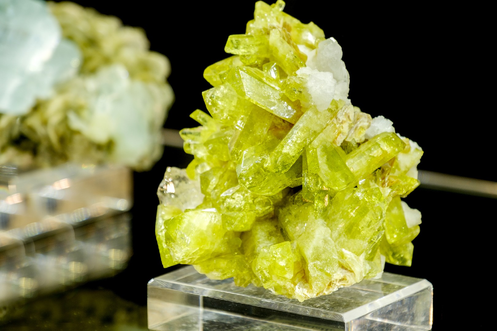 Brazilianita (Brazilianite) - Rock Identifier