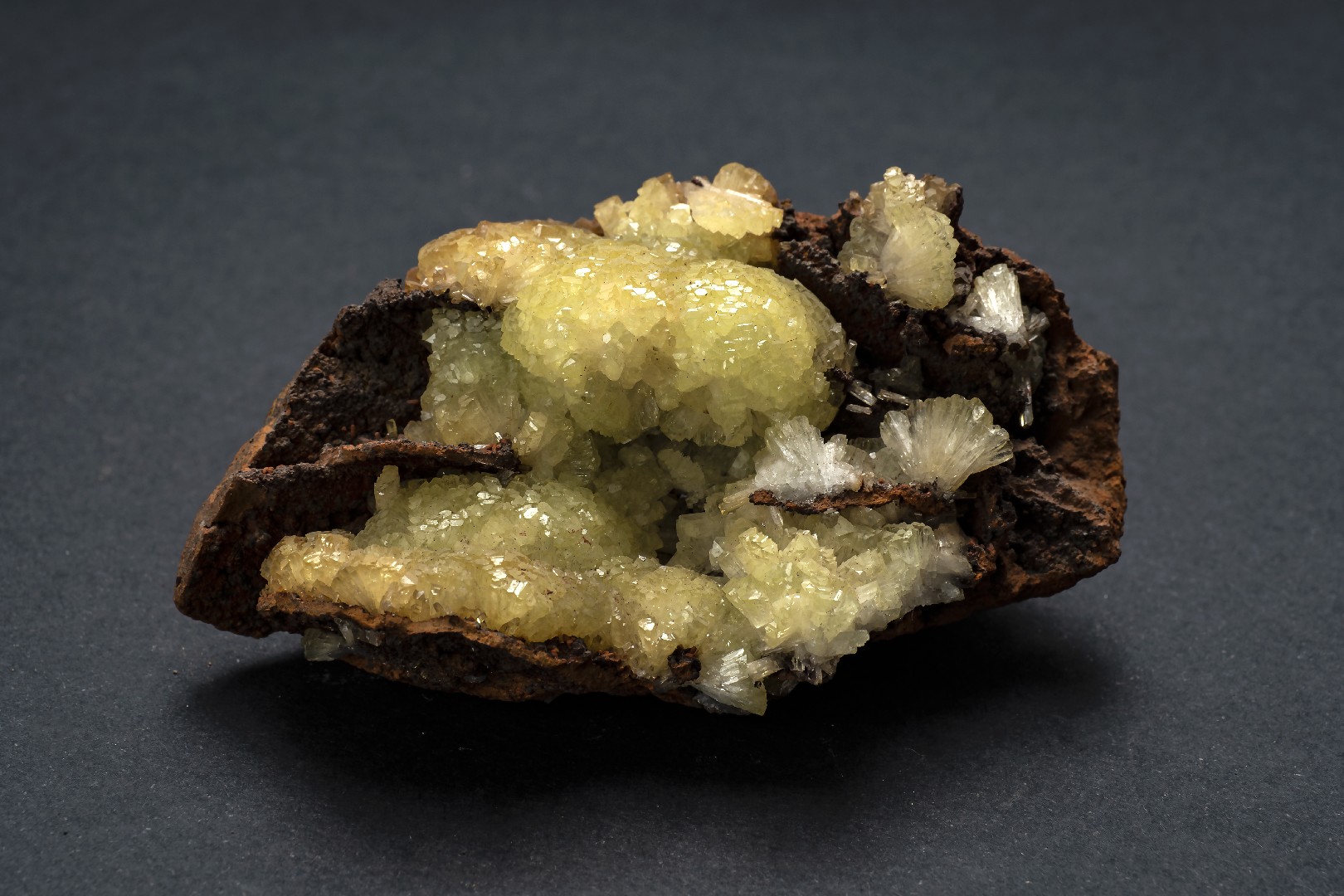 Adamita (Adamite) - Rock Identifier