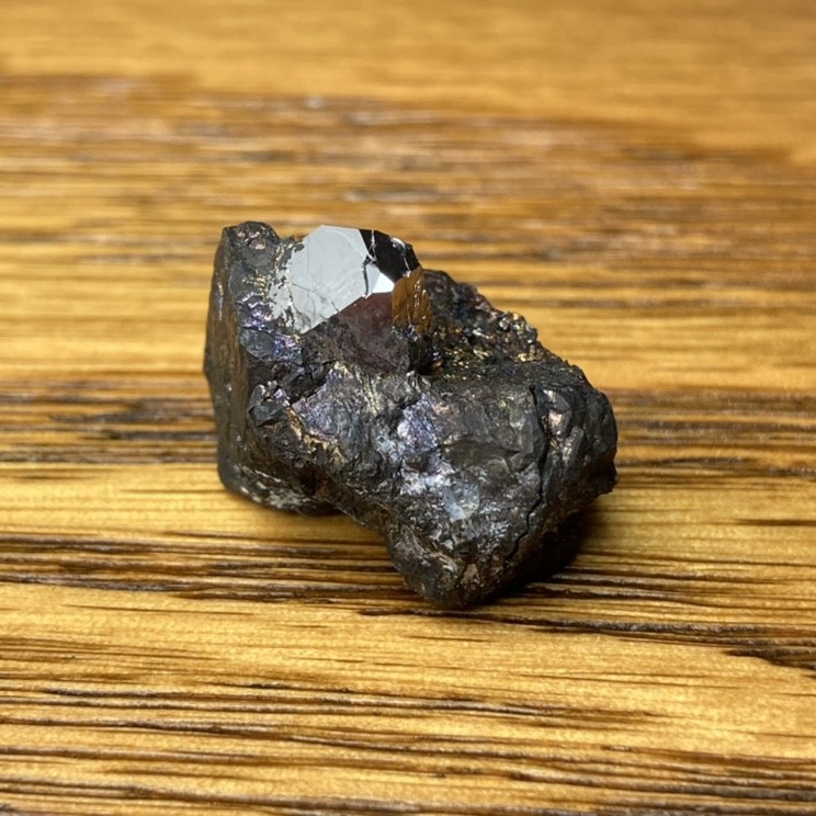 Sperrylite (Sperrylite) - Rock Identifier