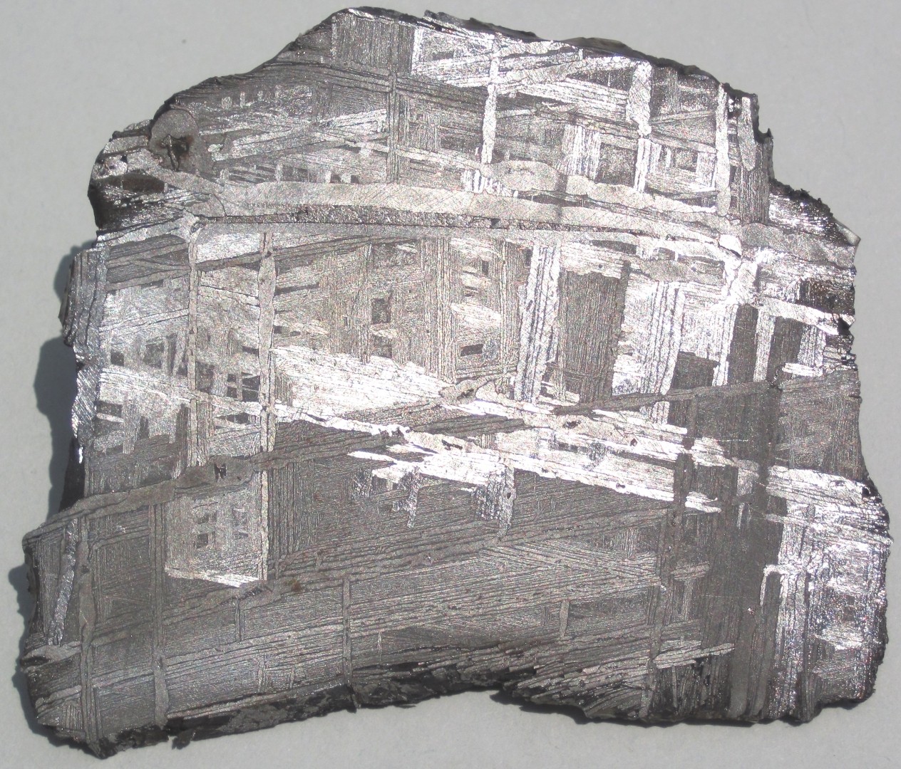 Kamacite (Kamacite) - Rock Identifier